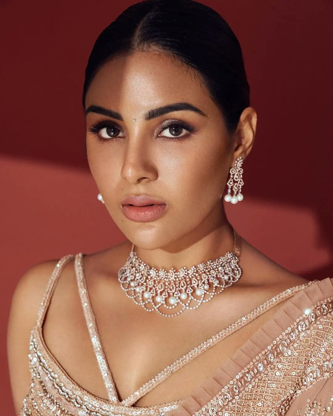 Samyuktha Menon: డోస్ పెంచిన విరూపాక్ష హీరోయిన్.. ఎద అందాలను మరింత ...