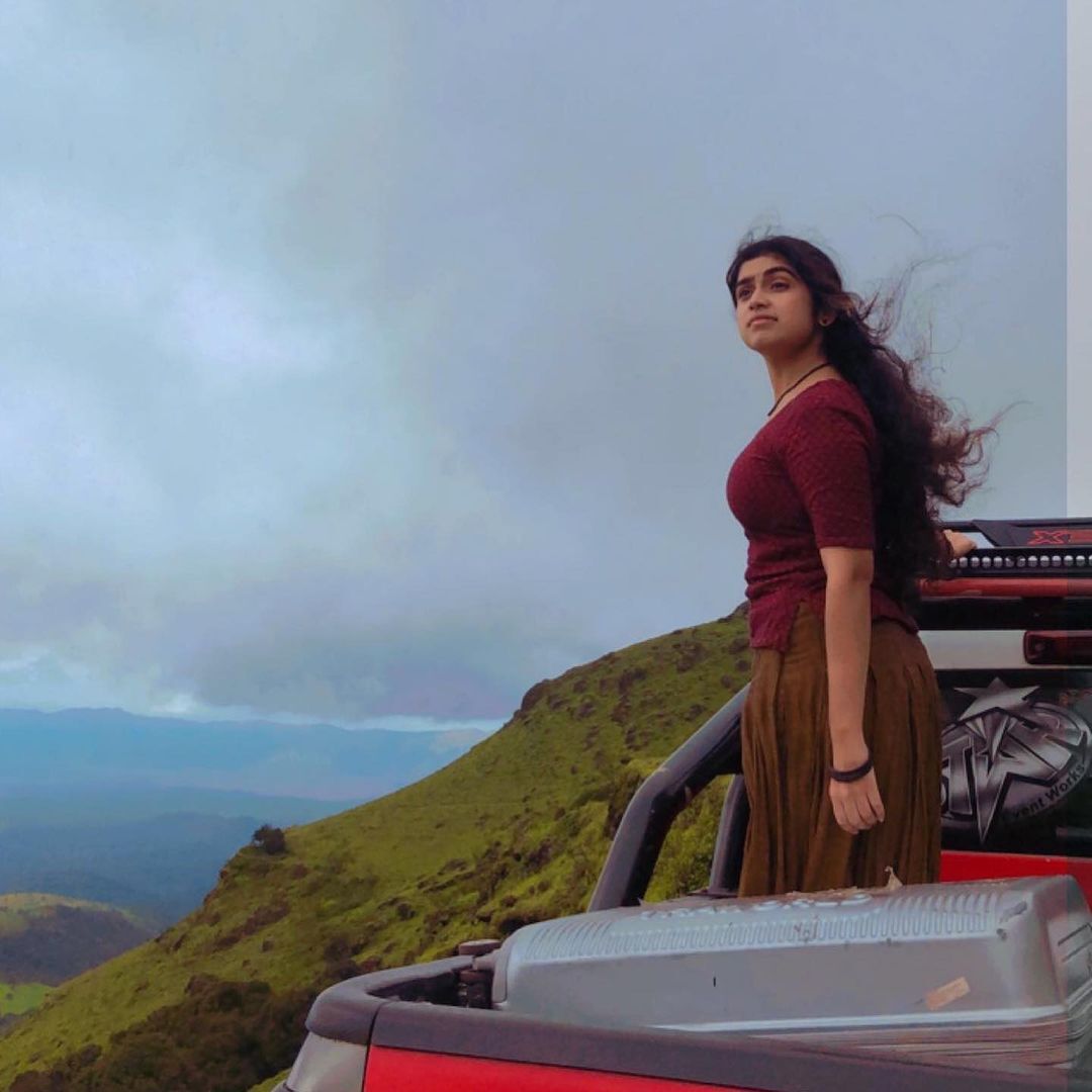 Vyooham Photos వైఎస్ భారతీ పాత్రలో బుక్కైన మానస రాధాకృష్ణన్.. ఆర్జీవి ...