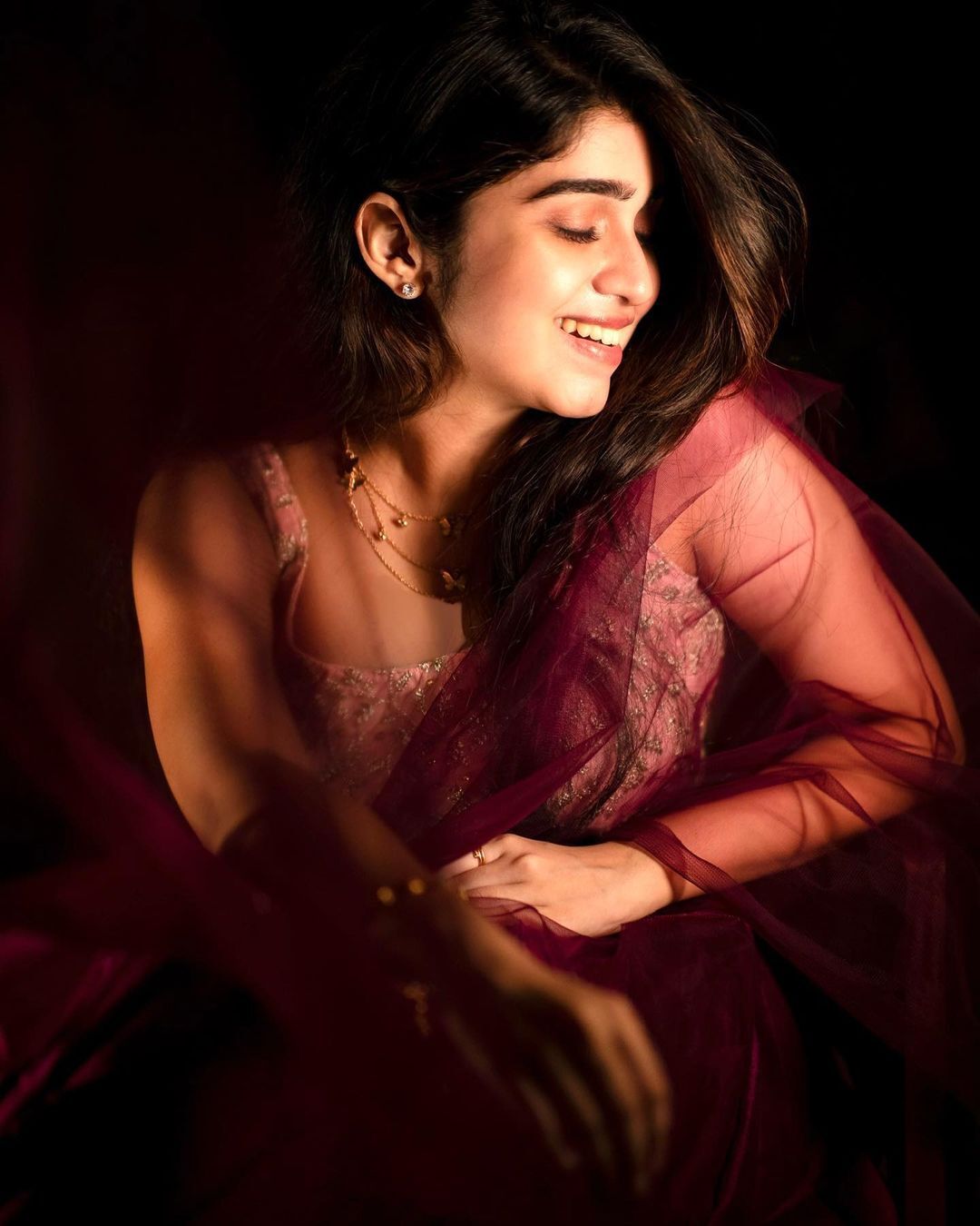 Vyooham Photos వైఎస్ భారతీ పాత్రలో బుక్కైన మానస రాధాకృష్ణన్.. ఆర్జీవి ...