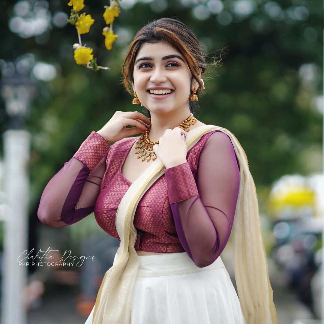 Vyooham Photos వైఎస్ భారతీ పాత్రలో బుక్కైన మానస రాధాకృష్ణన్.. ఆర్జీవి ...