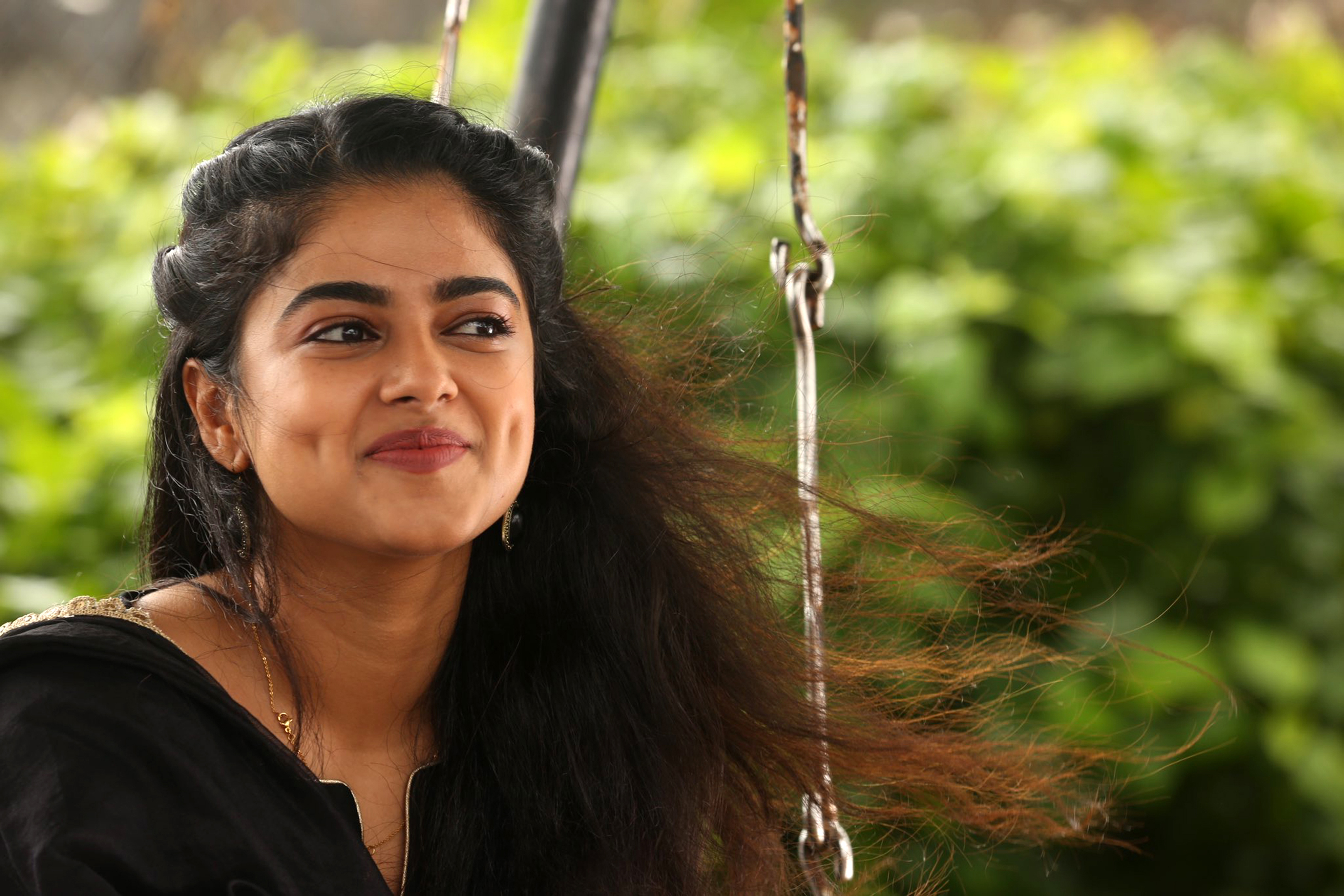 ஃபுல் கவுனில் சுற்றிவந்த கன்னக்குழி அழகி சித்தி இத்னானி.. க்யூட் போட்டோஸ் இதோ! | Actress Siddhi ...