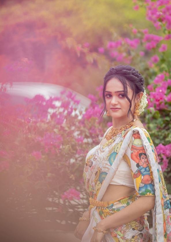 Sri Satya: బిగ్ బాస్ శ్రీ సత్య అందాల ఆరబోత.. మైండ్ బ్లాక్ అయ్యేలా నాటీ ...