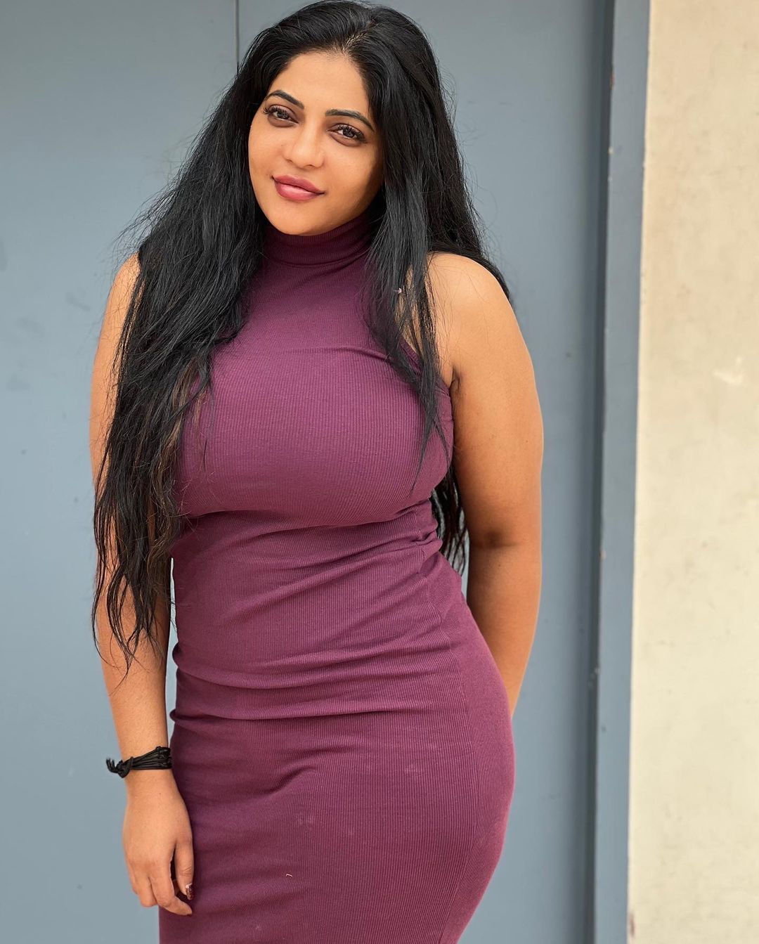 Reshma Pasupuleti పరువాల విందు: టైట్ ఫిట్ డ్రెస్సులో ఎద అందాలు ...