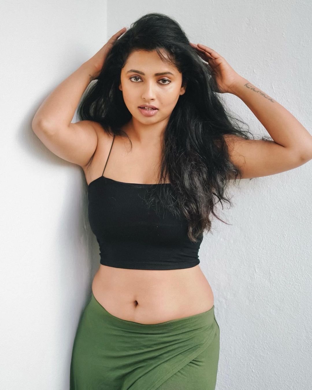 Anika Vikhraman ఎద సంపదతో గ్లామర్ ట్రీట్.. క్లీవేజ్‌తో మతి పోగొట్టేలా ...