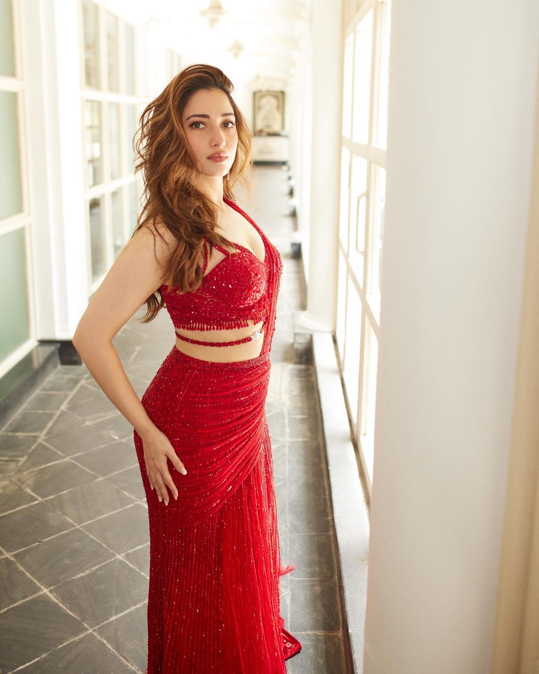 Tamannaah Bhatia: ఎర్ర మిర్చీలా తమన్నా ఘాటు అందాలు.. నోరూరిస్తున్న తాజా ...
