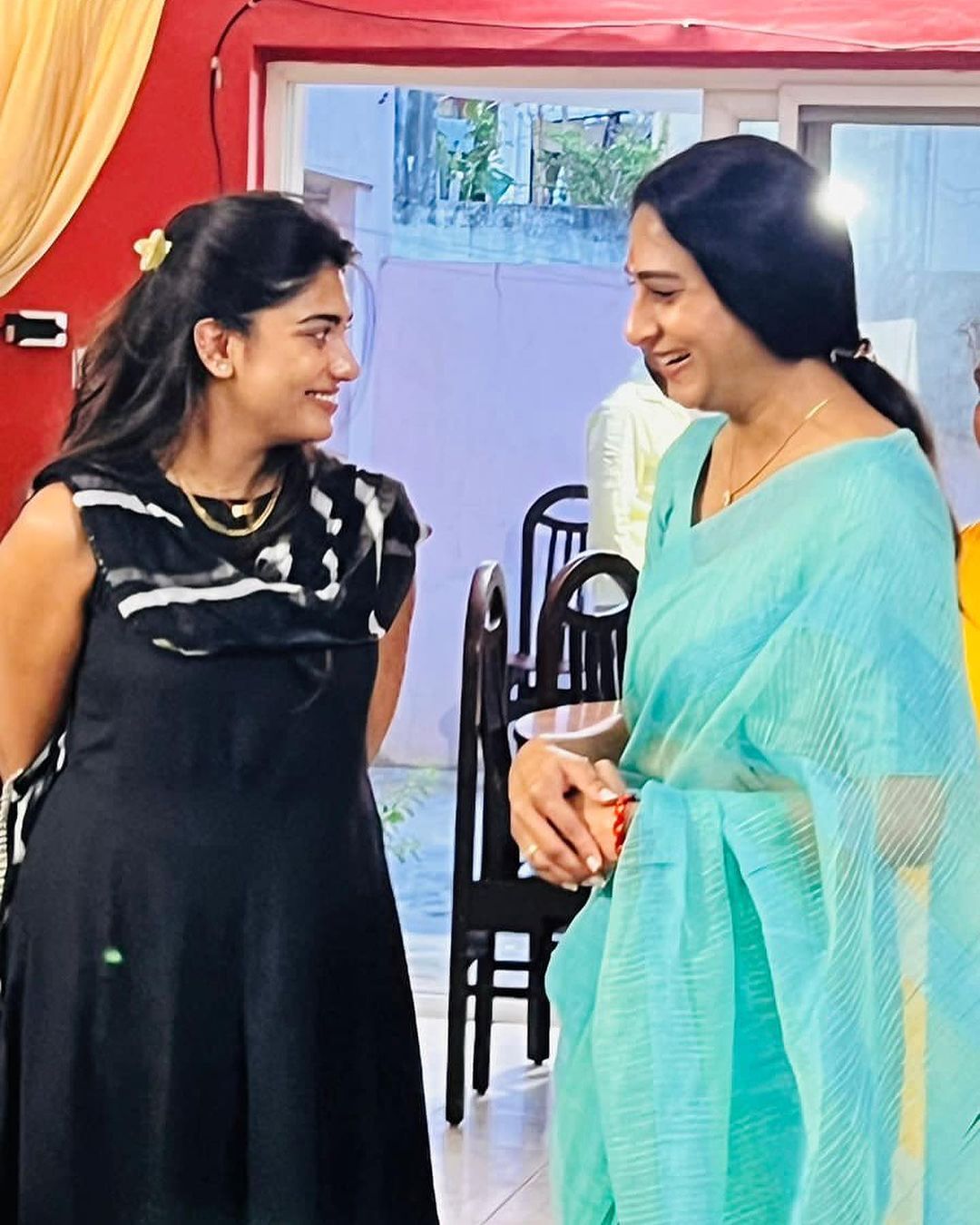 బాత్ రూమ్ పిక్స్ షేర్ చేసిన సురేఖావాణి కూతురు.. ఓసారి మీరే లుక్కేయండి ...