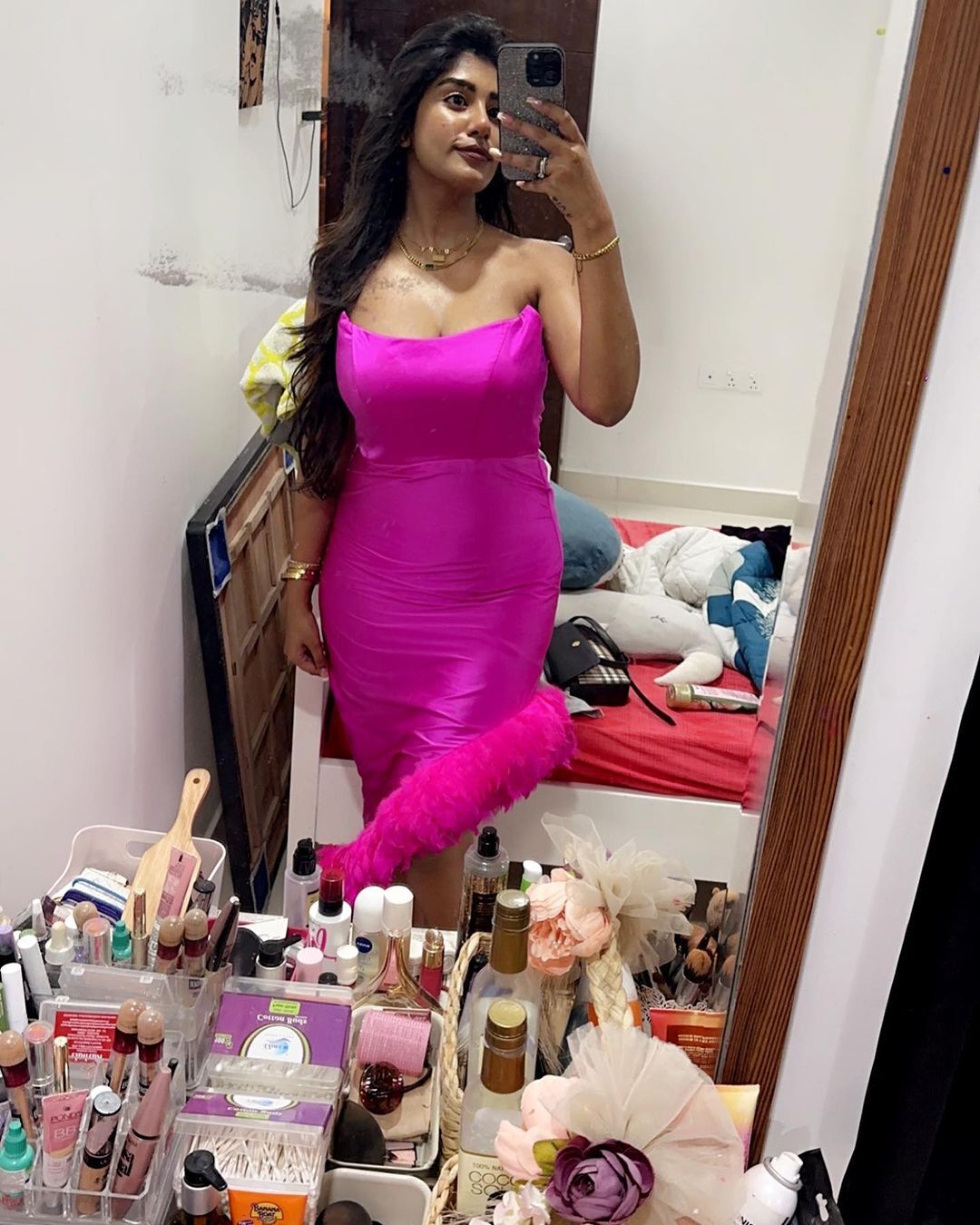 బాత్ రూమ్ పిక్స్ షేర్ చేసిన సురేఖావాణి కూతురు.. ఓసారి మీరే లుక్కేయండి ...