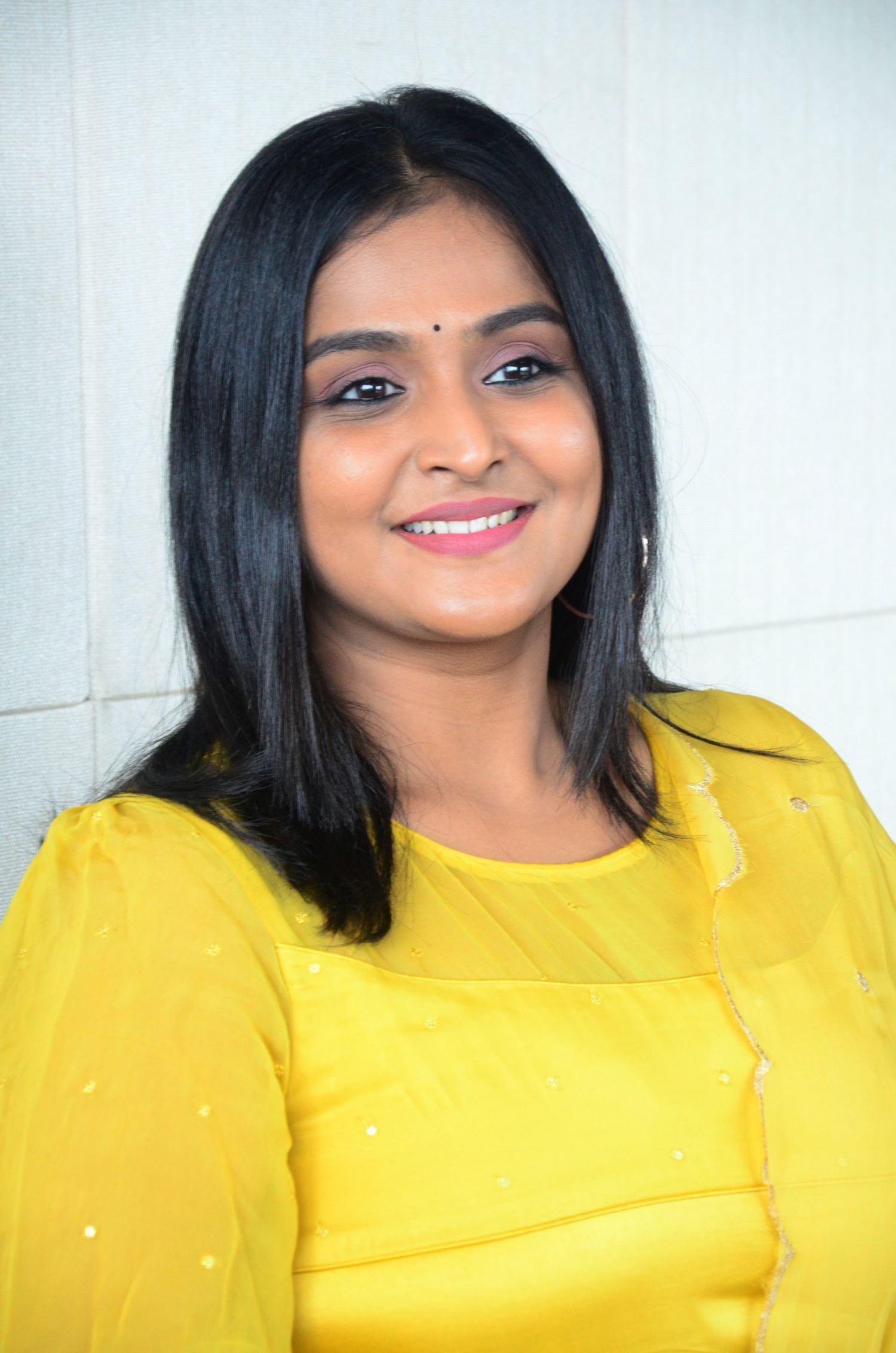 Ramya Nambeesan బొద్దుగా ముద్దొస్తున్న రమ్య నంబీసన్.. తెలుగులో ఏ హీరోతో ...