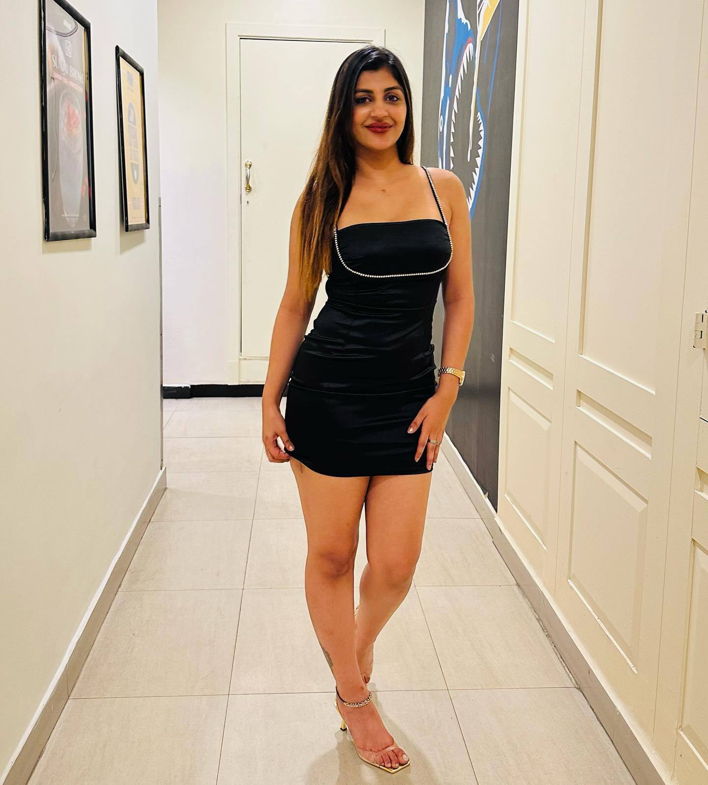 Yashika Aannand: అందాలను గాలికి వదిలేసిన రౌడీ హీరోయిన్.. ఒంటిపై బట్టలు ...