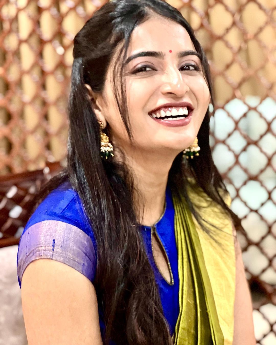 Ananya Nagalla: స్లీవ్‌లెస్ జాకెట్‌లో తెలుగు పిల్ల అందాల గుబాళింపు ...