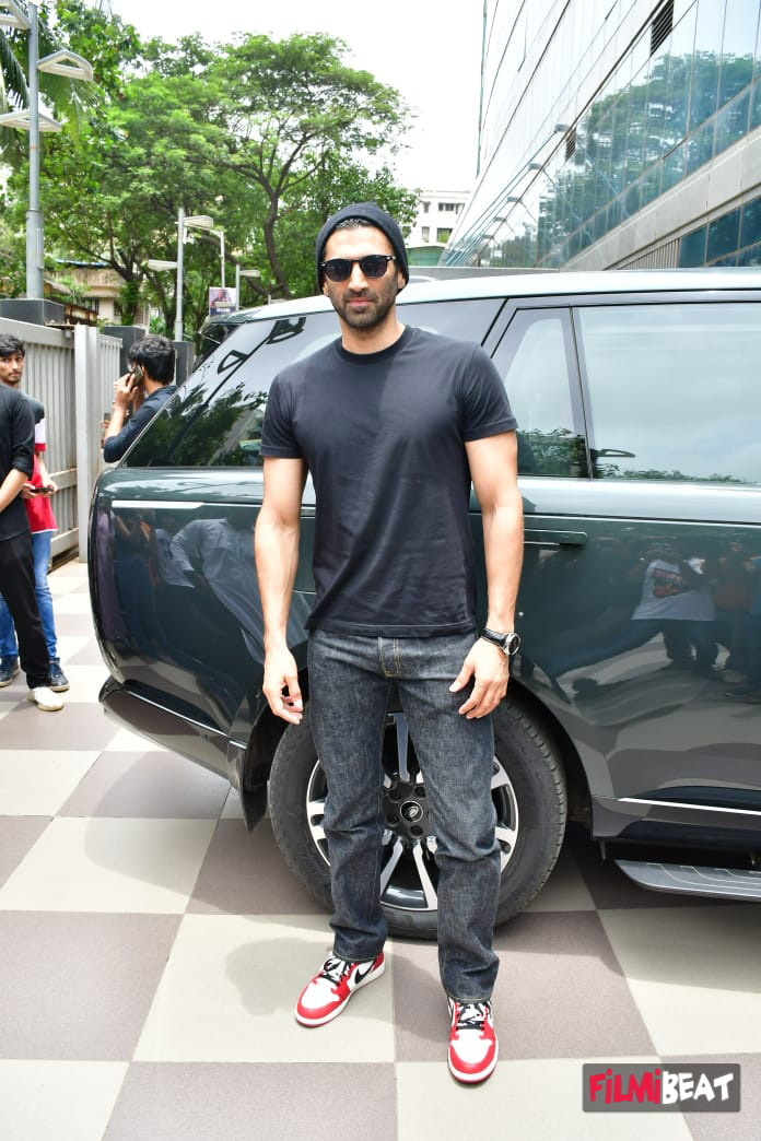 Celebrity Spotting: From Sara Ali Khan in Juhu to Khushi Kapoor in ...