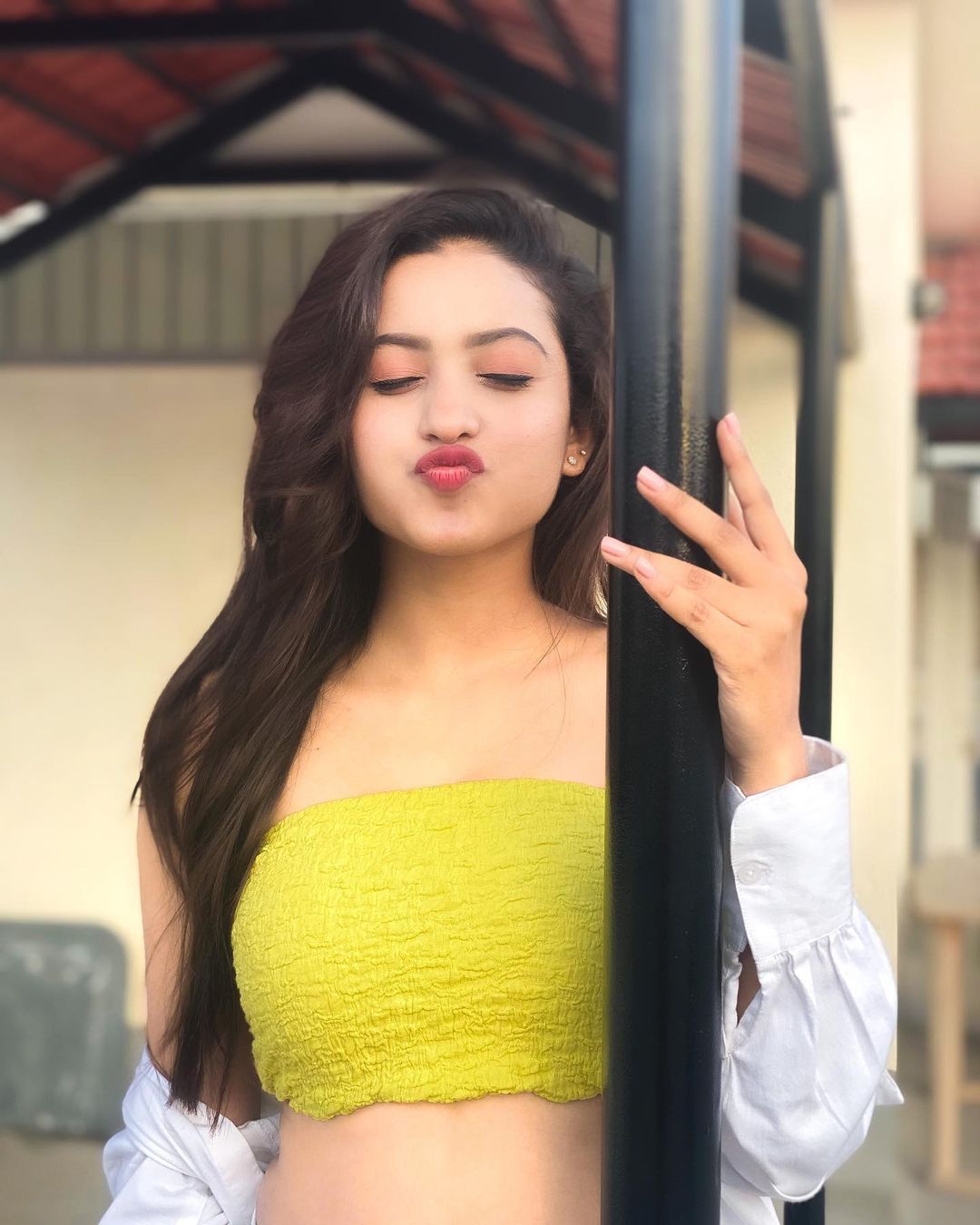 Deepika Pilli: ముద్దులతో రెచ్చగొడుతున్న దీపిక పిల్లి.. క్యూట్ పిక్స్ ...