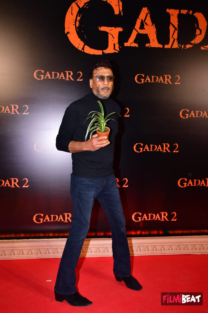 Gadar 2 Hits the Red Carpet, Star-Studded Premiere with Deol Family and ...