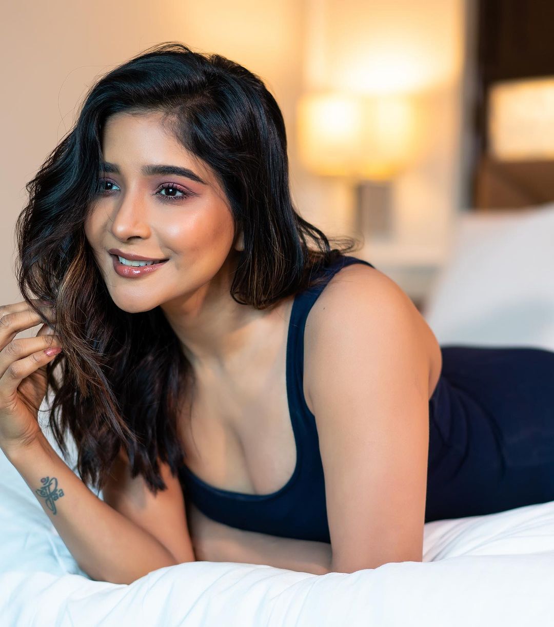 Hottie Alert!!! Sakshi Agarwal's Sensational Bedroom Shoot Leaves Fans Breathless Photos: Find ...