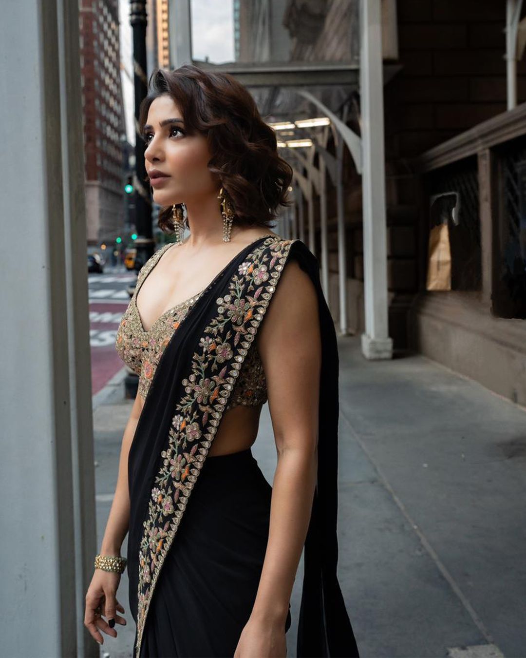 Samantha Ruth Prabhu Dazzles in ₹1.38 Lakh Arpita Mehta Saree On New York Streets - Filmibeat