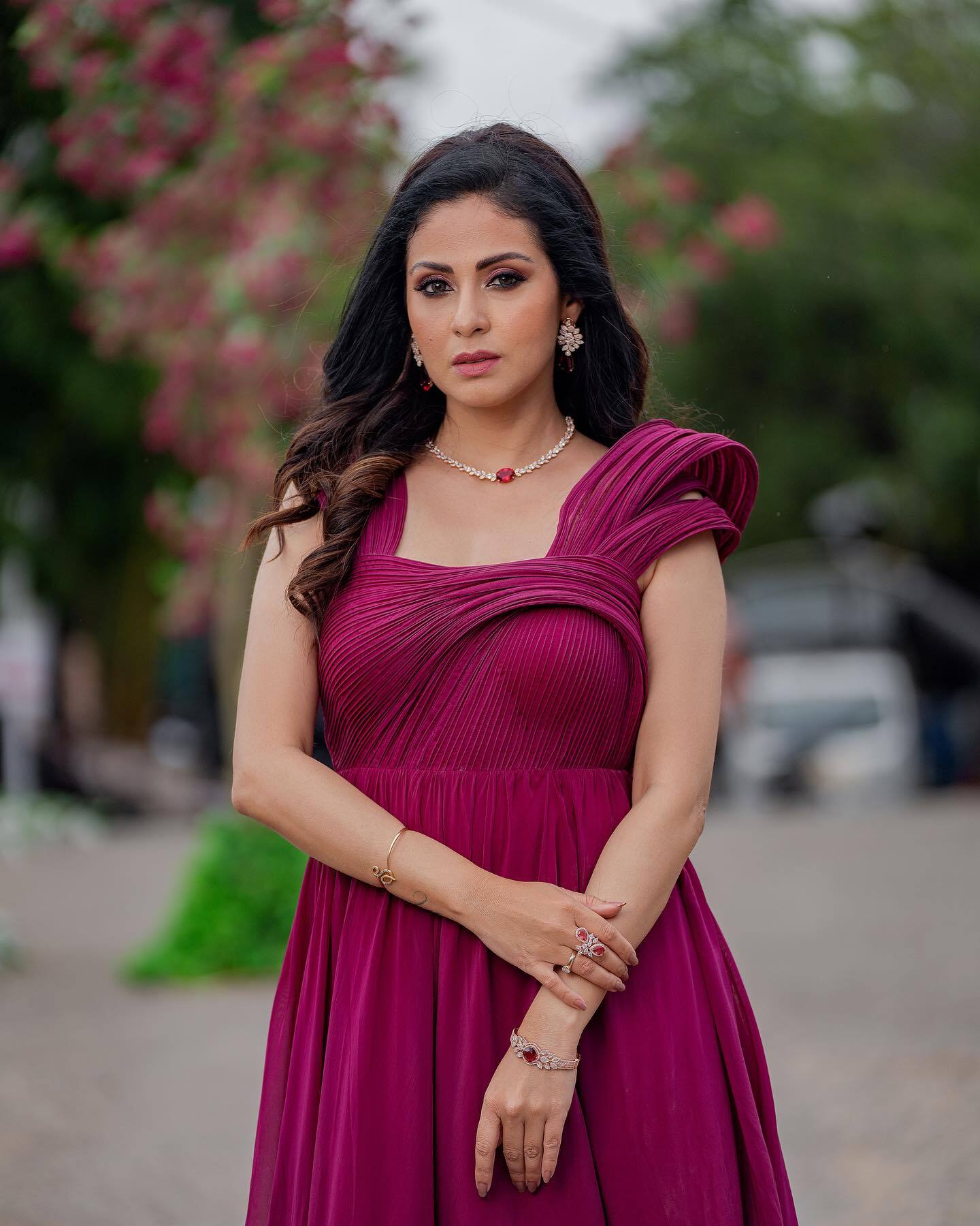 Sadha: ఒక్కసారిగా గేట్లు ఎత్తేసిన సదా.. గ్లామర్ షోతో కుర్రాళ్లను ...