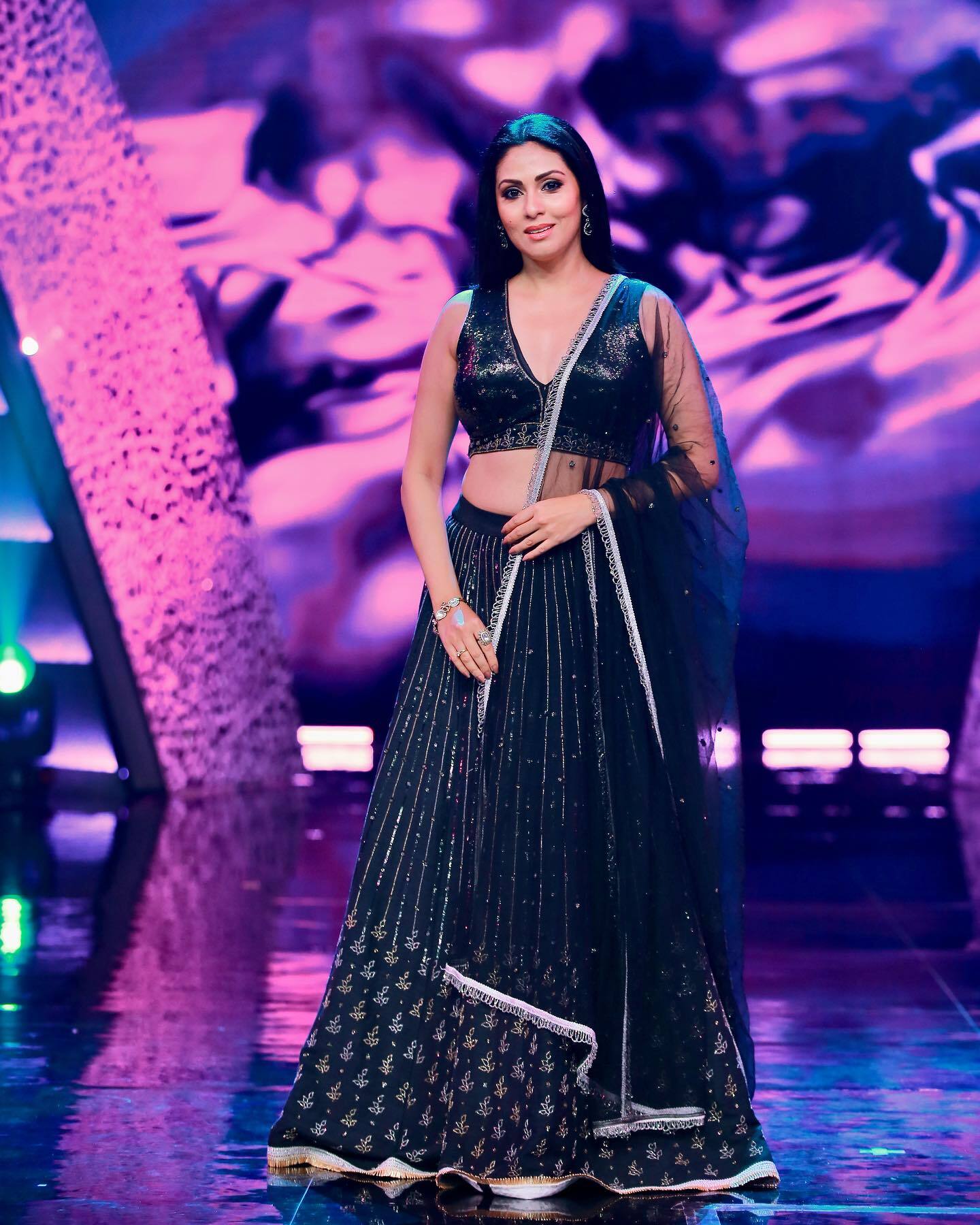 Sadha: ఒక్కసారిగా గేట్లు ఎత్తేసిన సదా.. గ్లామర్ షోతో కుర్రాళ్లను ...