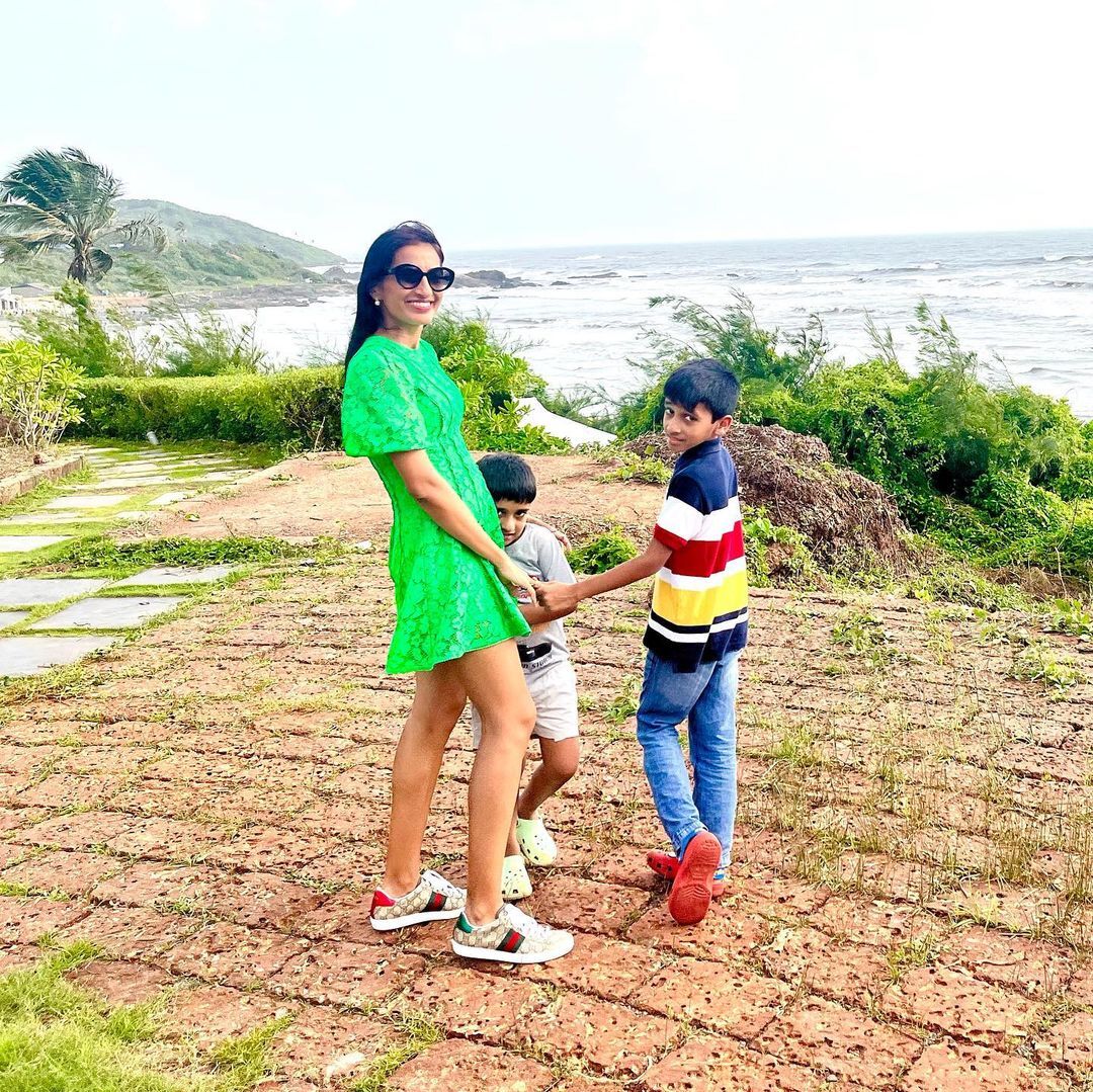 Shark Tank India Judge Vineeta Singh Marks 40th Birthday with Family ...