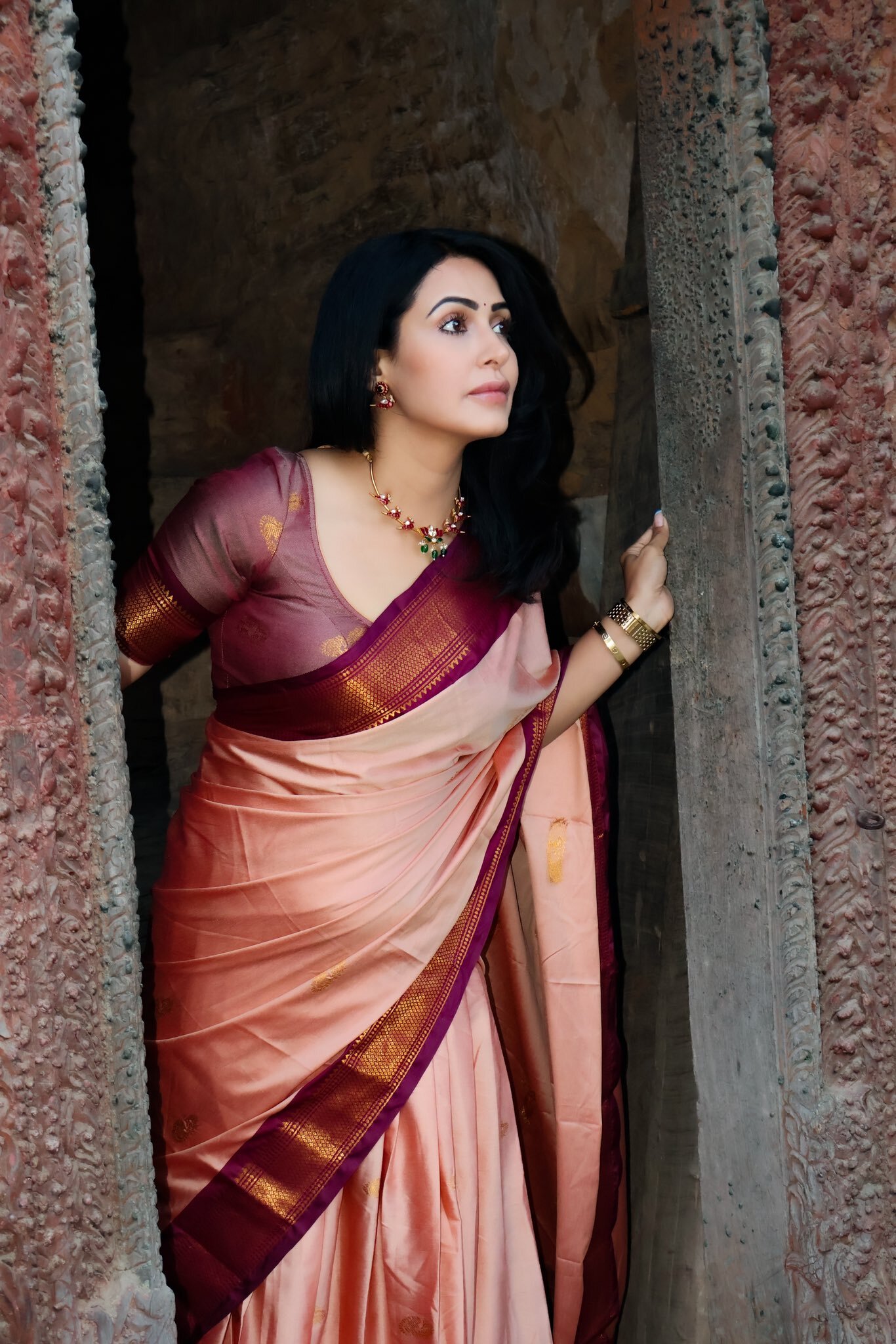 Nandini Rai: గీత దాటేసిన హైదరాబాద్ పిల్ల.. అందాలను బార్లా ...