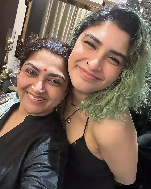 Viral Pictures Of Kushboo With Her Lovely Daughters - Filmibeat