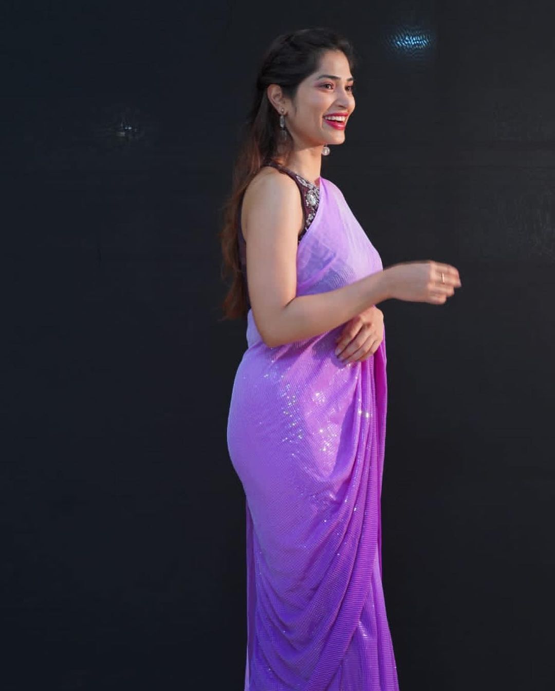 బిగ్ బాస్ బ్యూటీ శుభ శ్రీ అందాల ఊచకోత... హీరోయిన్లను మించిపోయిందిగా ...