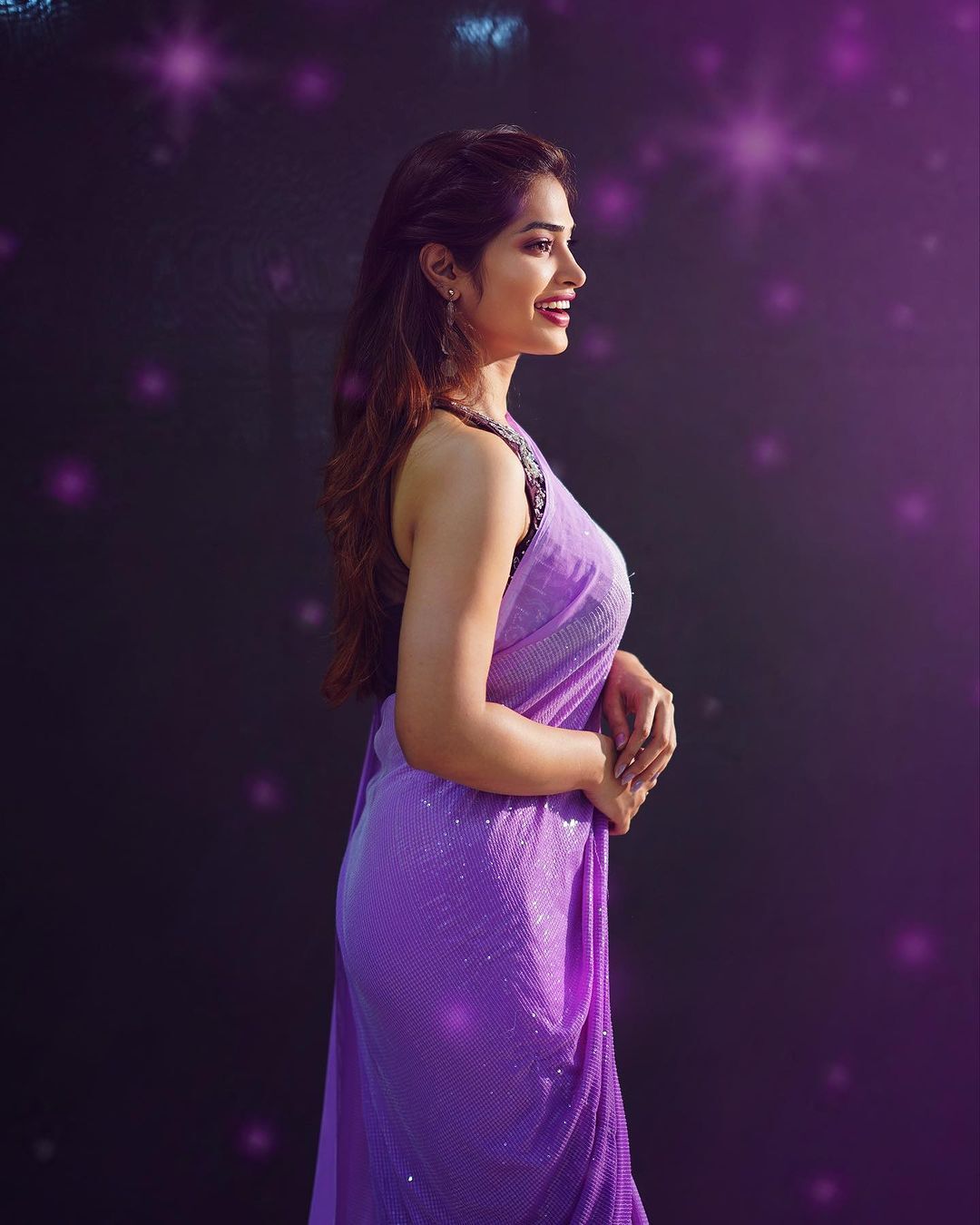 బిగ్ బాస్ బ్యూటీ శుభ శ్రీ అందాల ఊచకోత... హీరోయిన్లను మించిపోయిందిగా ...