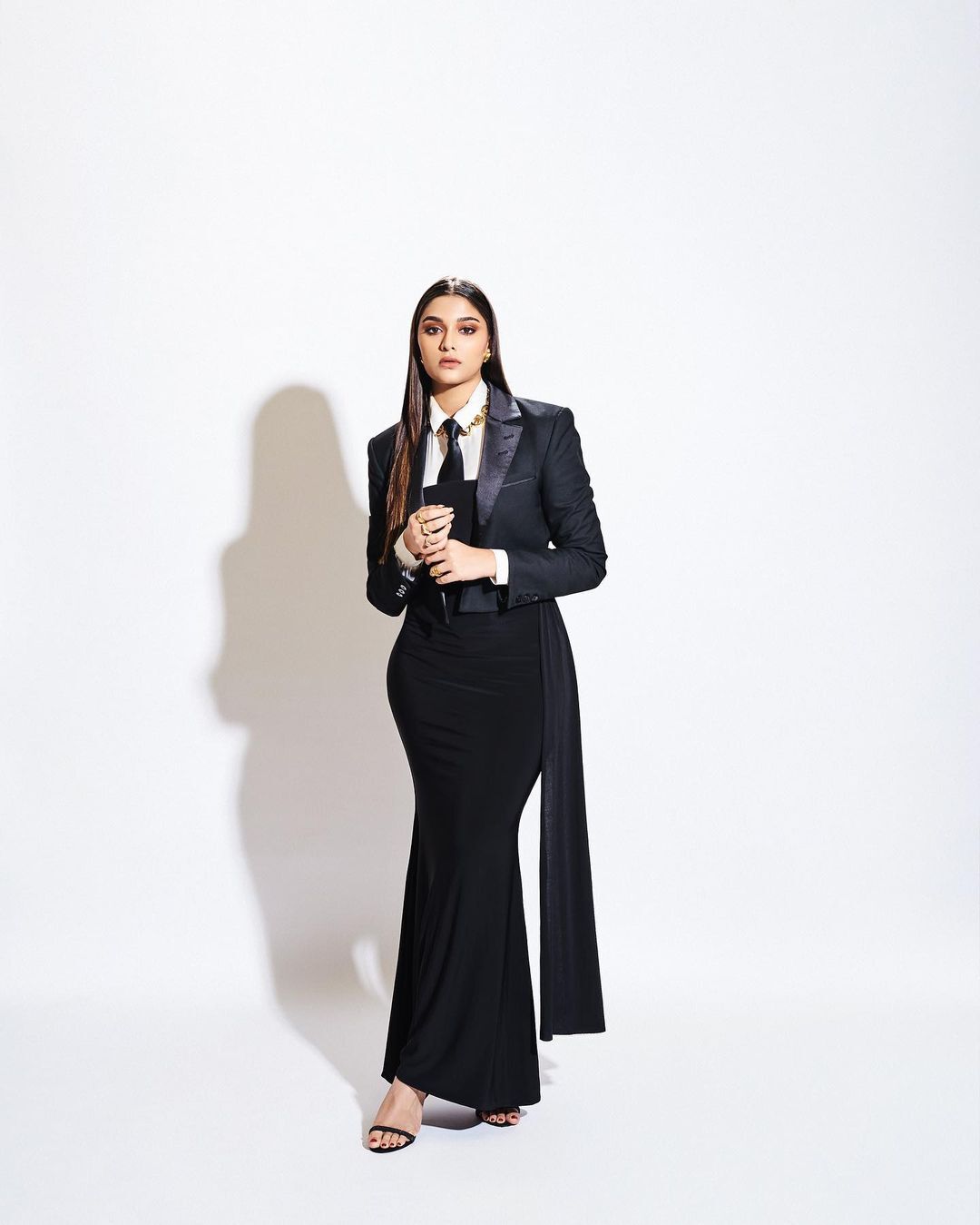 Actress Saiee Manjrekar's Stunning Transparent Saree Look Takes the ...