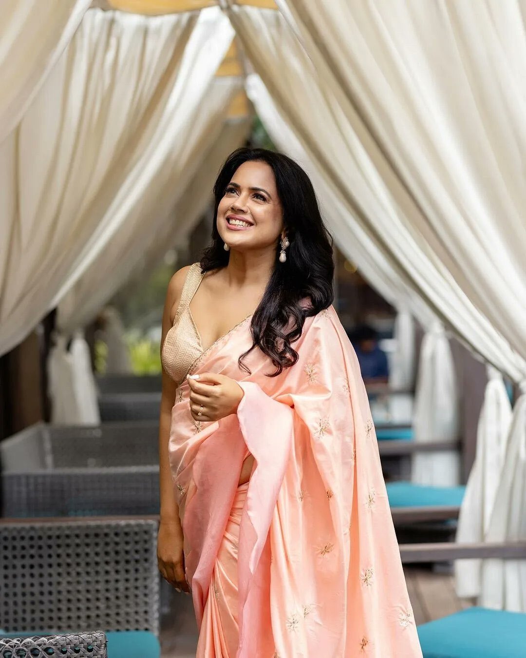 Sameera Reddy: హాట్ షోతో షాకిచ్చిన ఎన్టీఆర్ హీరోయిన్.. అప్పటికీ ...