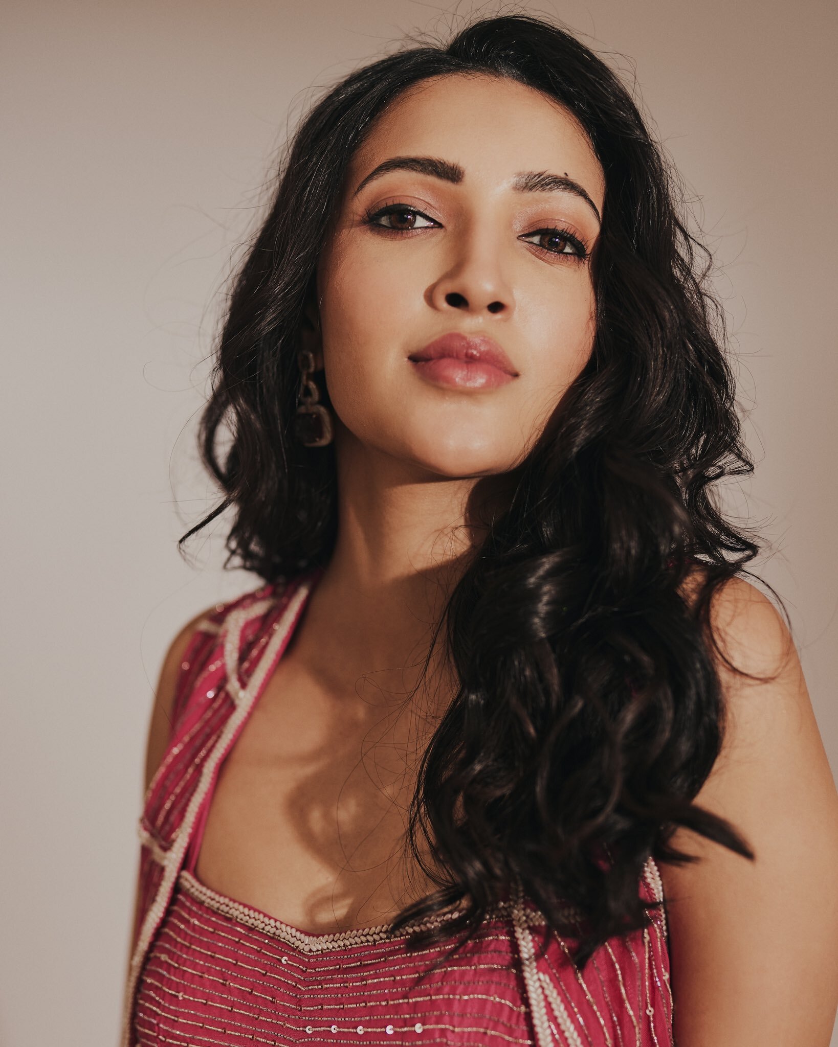 Neha Shetty: పైట తీసి టెంప్ట్ చేస్తున్న డీజే టిల్లు భామ.. ఫ్రంటు ...