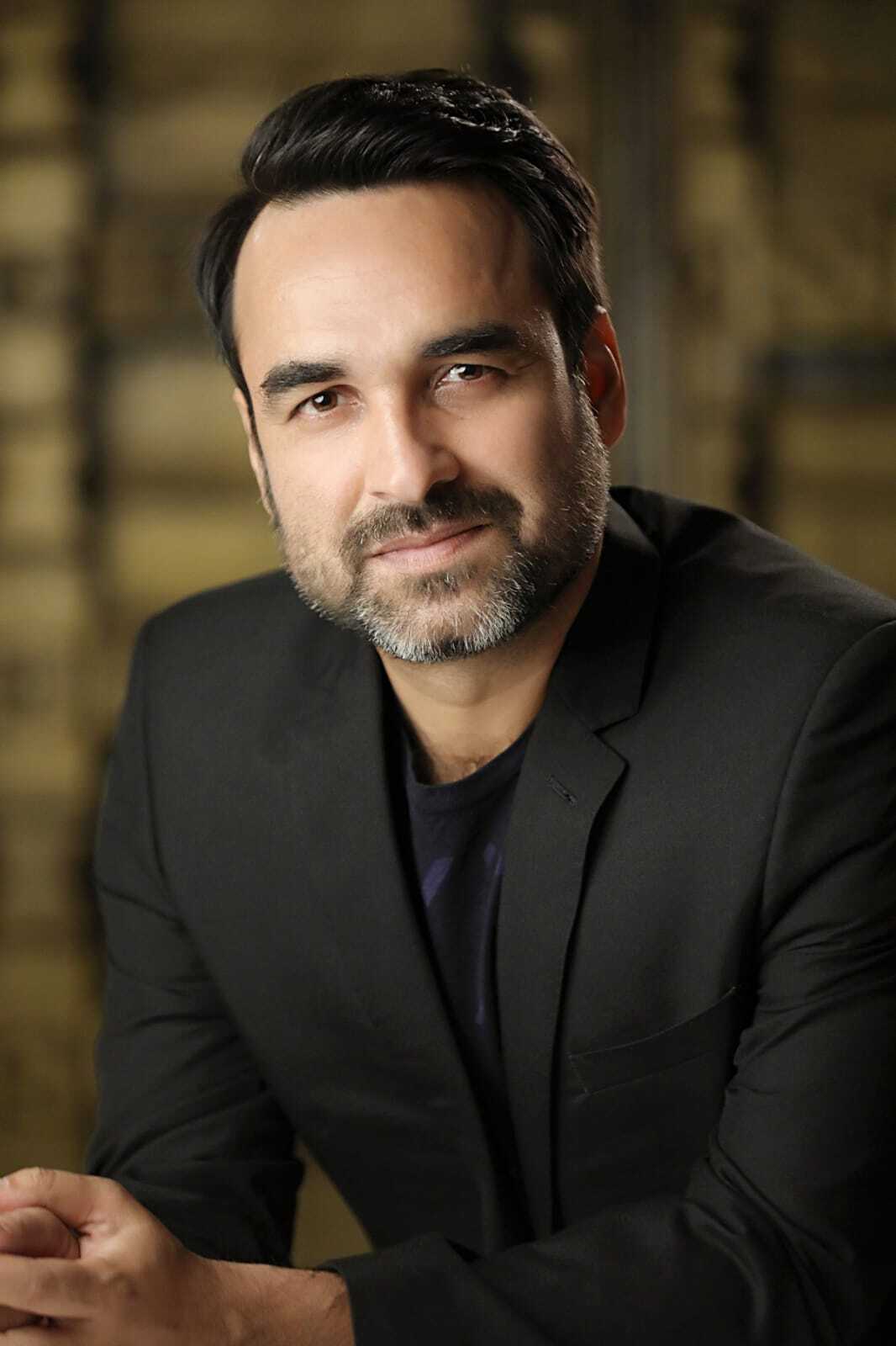 Bollywood Actor Pankaj Tripathi Opens A Library In A School In His ...