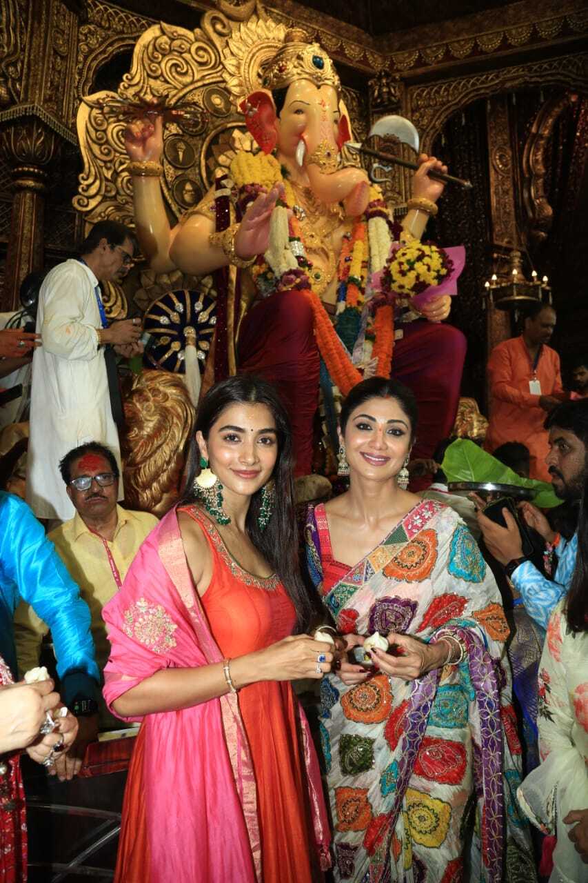 Ganesh Chaturthi 2023: Bollywood Beauties Shilpa Shetty and Pooja Hegde Grace Lalbaugcha Raja ...