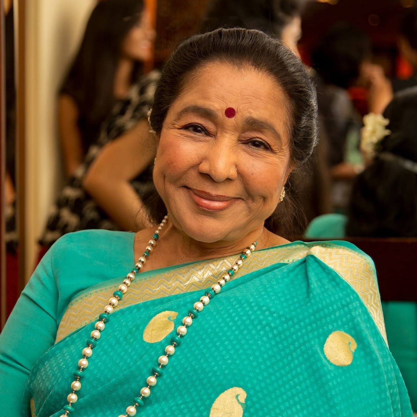 Happy Birthday Asha Bhosle: Queen of Melody turns 90, Take a Look At ...