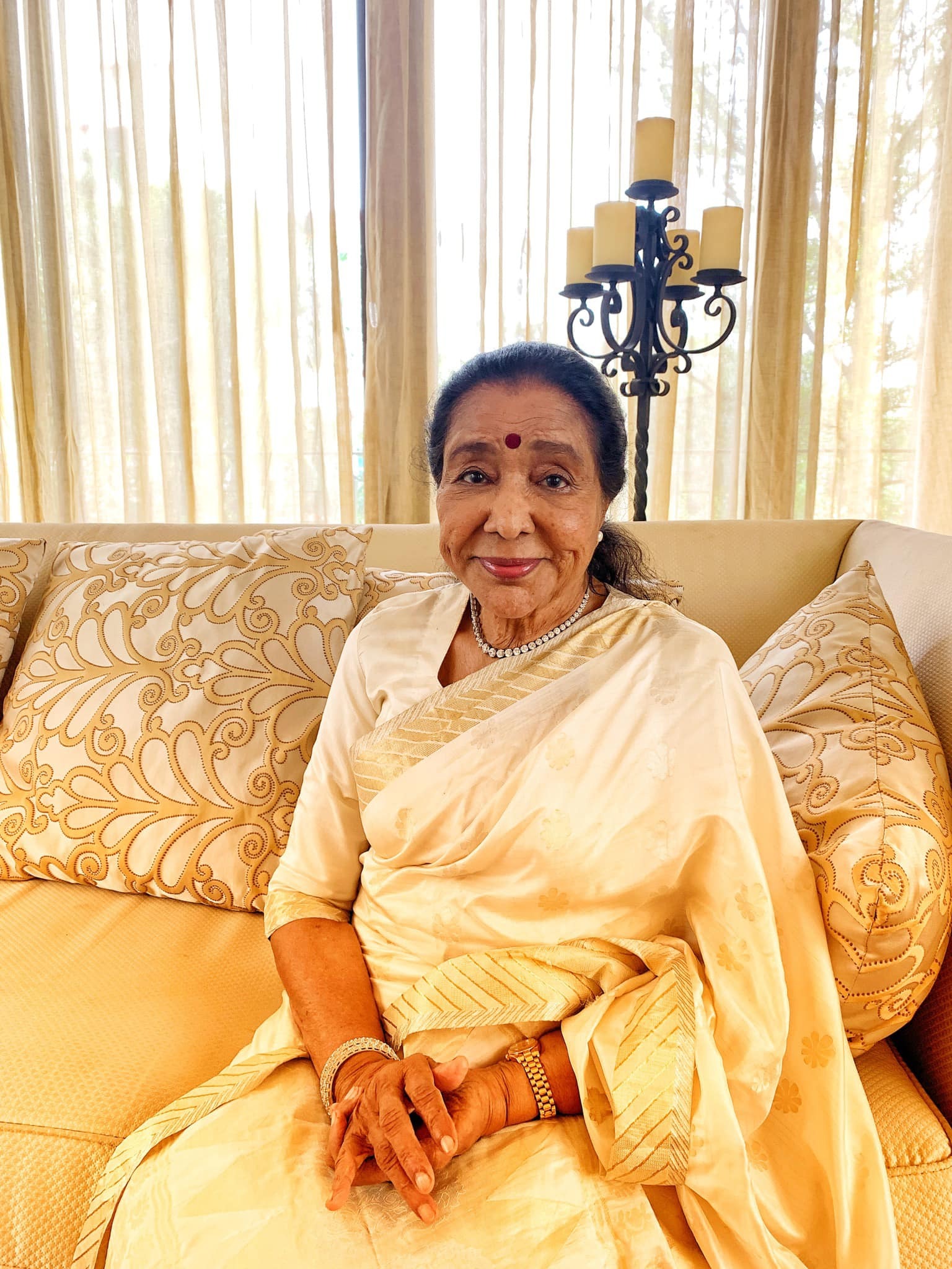 Happy Birthday Asha Bhosle: Queen of Melody turns 90, Take a Look At ...