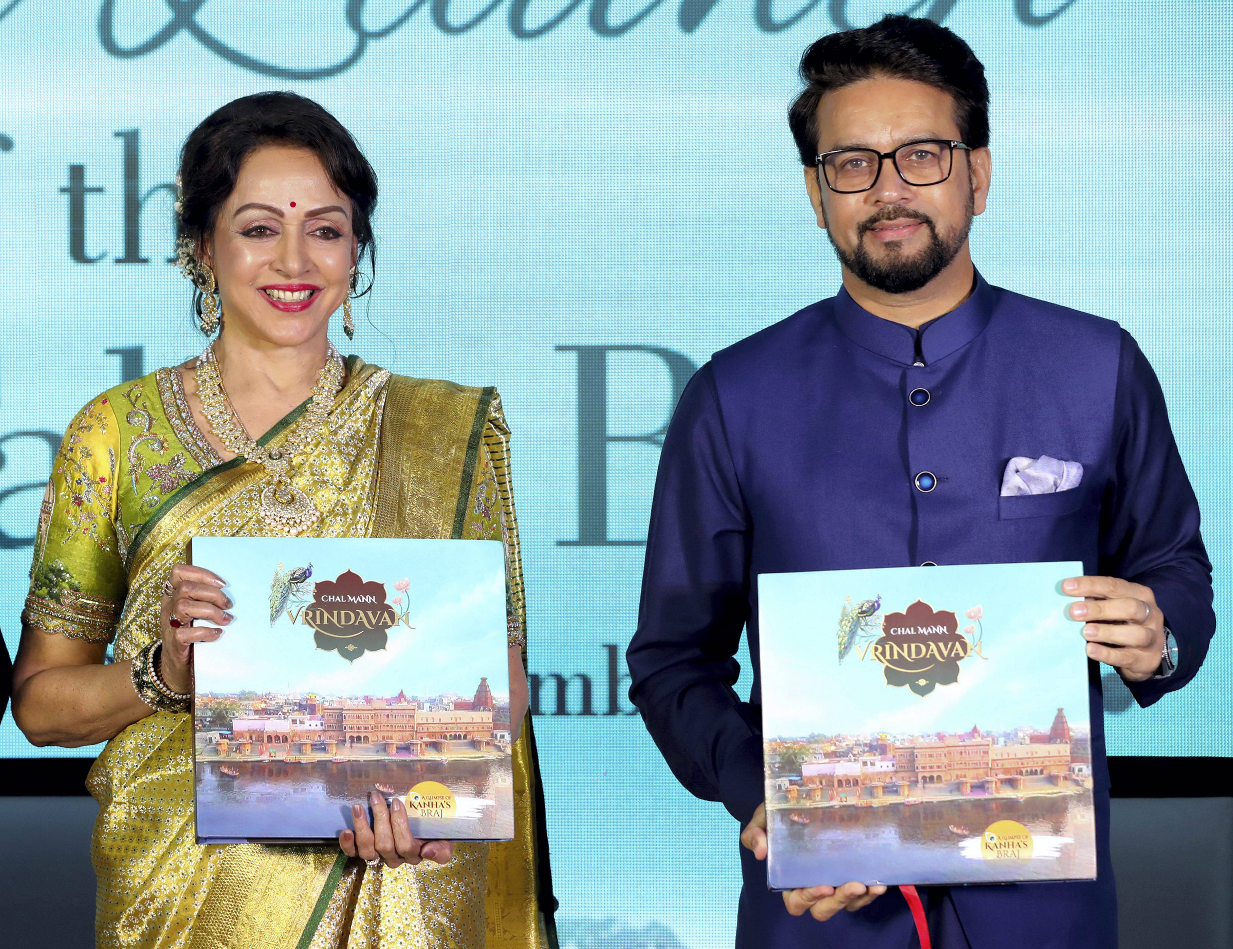 Hema Malini, Esha Deol, Ahana Deol Joined by Veteran Stars at 'Chal ...