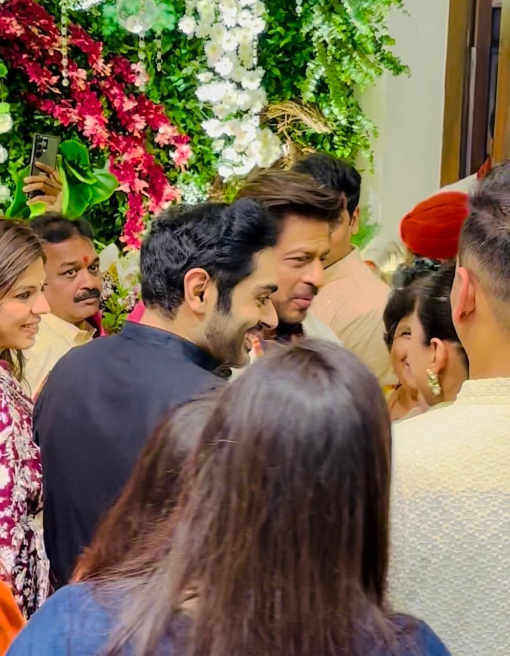 Karan Singh Chhabra Receives Heartwarming Hug from Shah Rukh Khan at CM ...