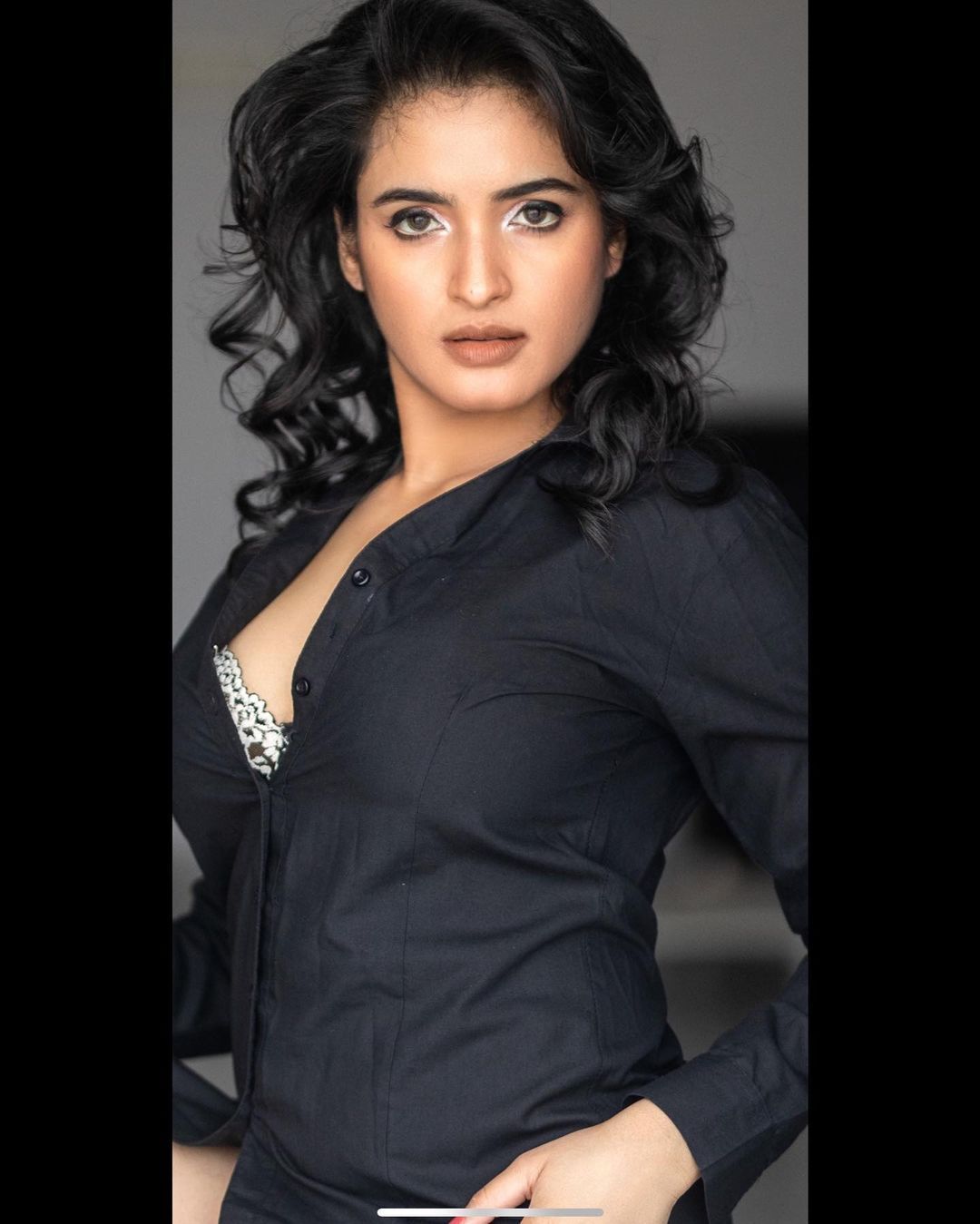 Rathika Rose Photos: Find Latest HD Images, Pictures, Stills & Pics ...