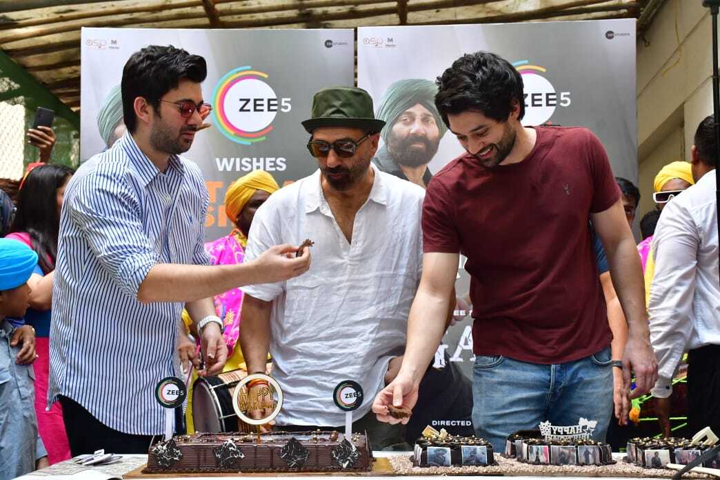 Bollywood Star Sunny Deol’s Grand Birthday Celebration Photos - Filmibeat