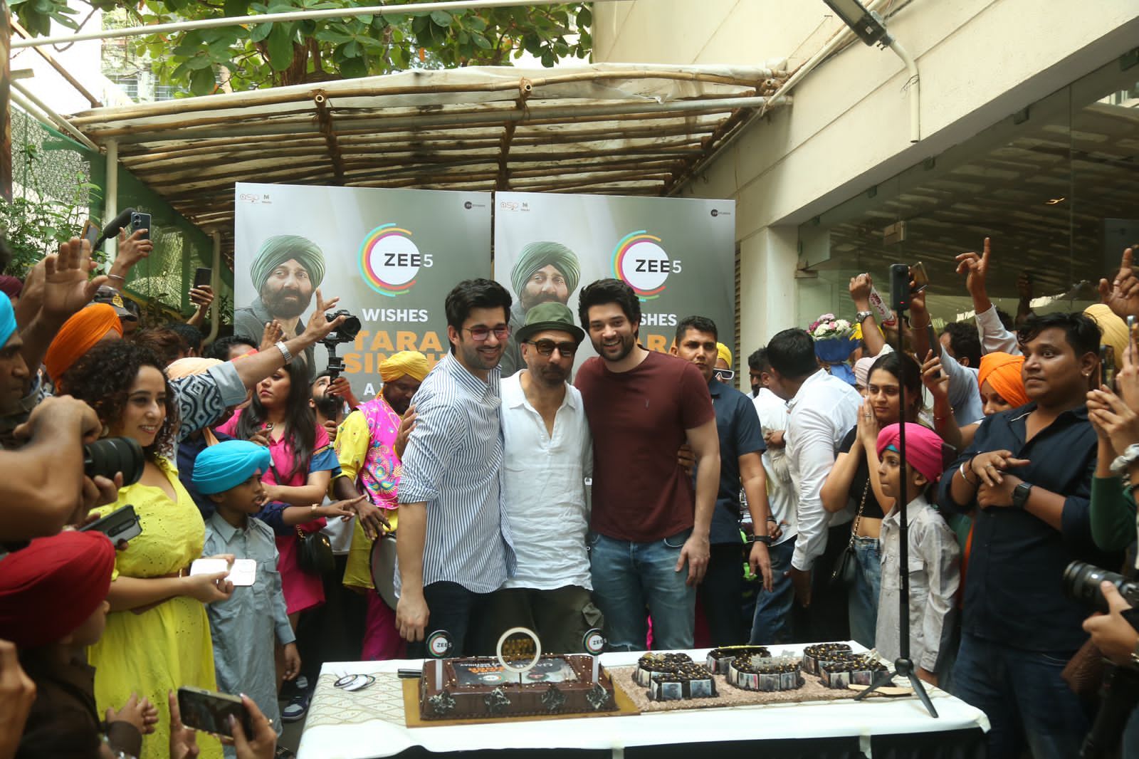 Bollywood Star Sunny Deol’s Grand Birthday Celebration Photos - Filmibeat