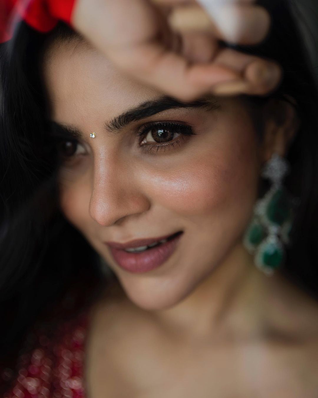 Divya Bharathi : మనసు దోచే అందాలతో కవ్విస్తున్న బ్యాచిలర్ భామ.. ఎంత ...