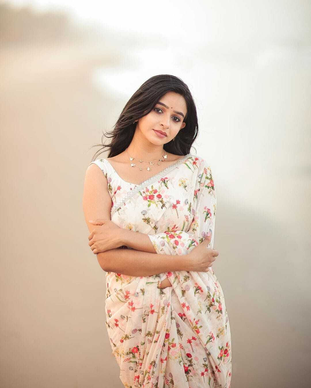 30+ Divya Ganesh Photos: Find Latest HD Images, Pictures, Stills & Pics ...