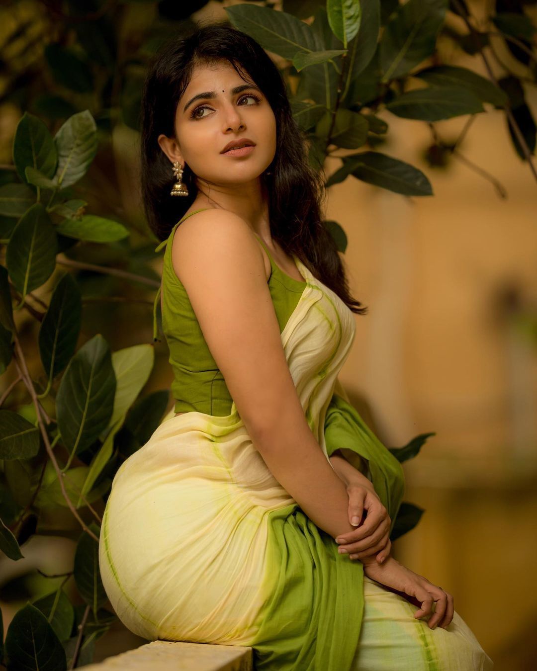 Iswarya Menon Gorgeous Saree Photoshoot | Iswarya Menon Saree Photos - Filmibeat