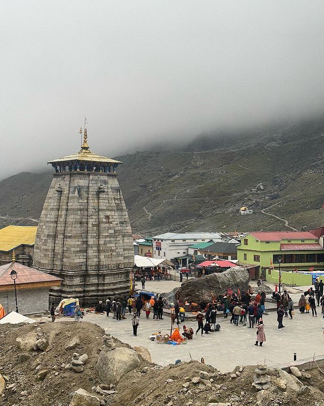 Jacqueline Fernandez Seeks Blessings at Kedarnath, Shares Photos with ...