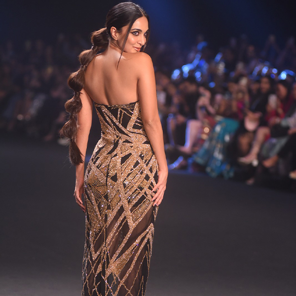 Lakme Fashion Week 2023: Kiara Advani Stuns as Showstopper in Striking ...