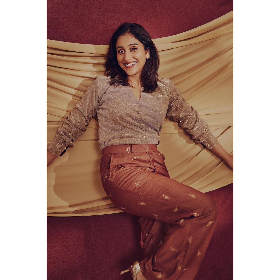 Regina Cassandra: అందాల గేట్లు ఓపెన్... ఇలా షాక్ ఇచ్చావేంది రెజీనా ...
