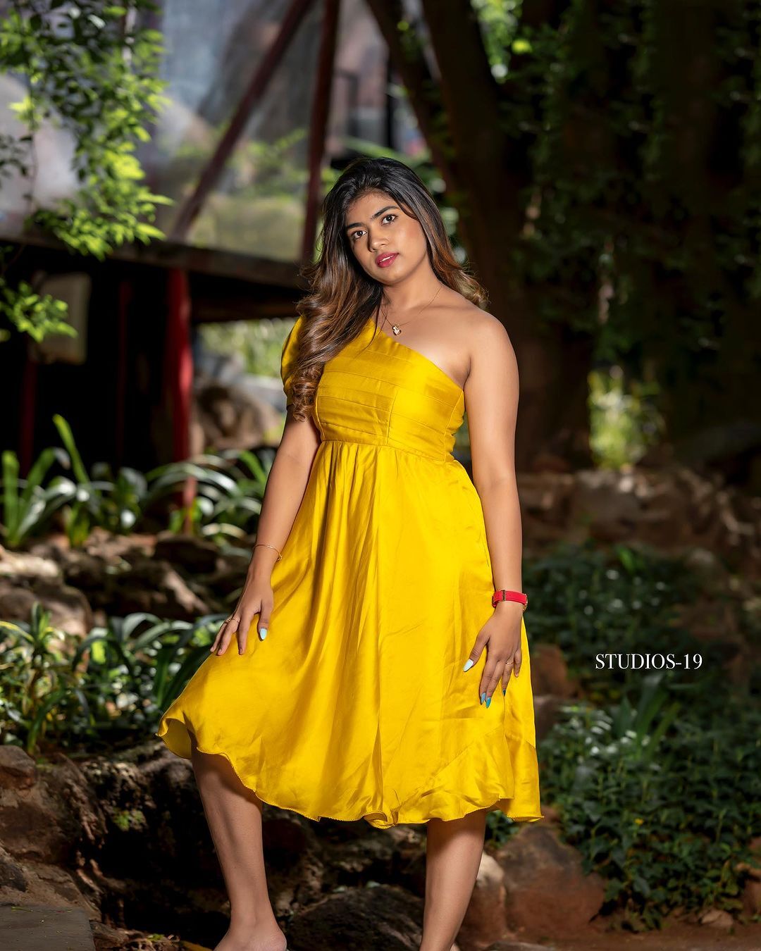 Rithu Chowdary: రెచ్చిపోయిన జబర్దస్త్ బ్యూటీ... బరువైన అందాలతో ...