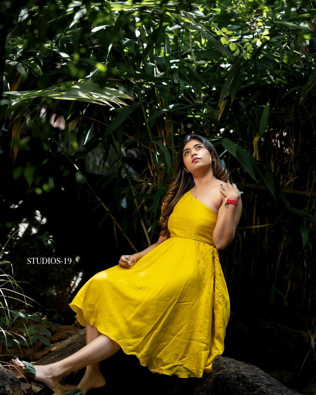 Rithu Chowdary: రెచ్చిపోయిన జబర్దస్త్ బ్యూటీ... బరువైన అందాలతో ...