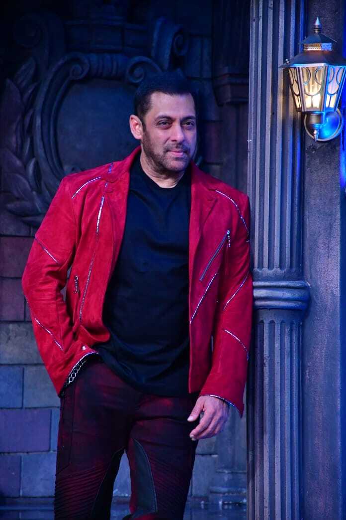 Salman Khan On The Set Of Bigg Boss Season 17 - Filmibeat