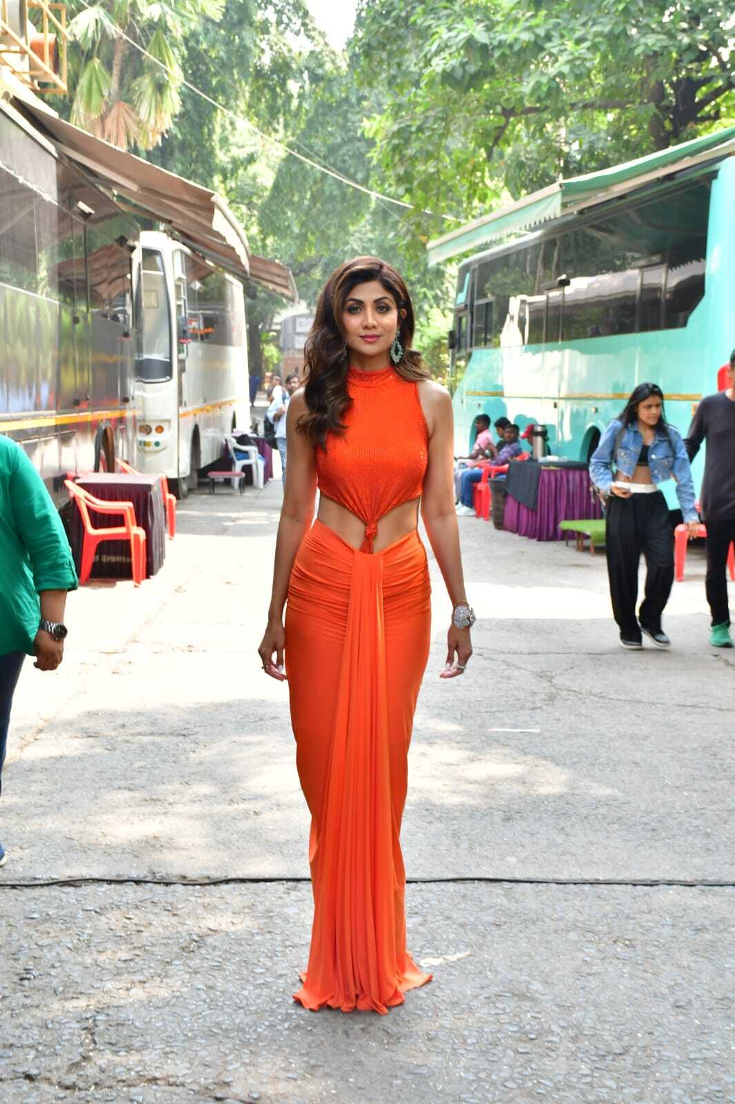 Shilpa Shetty Dazzles in Orange Cut-Out Dress on the Sets of India's ...