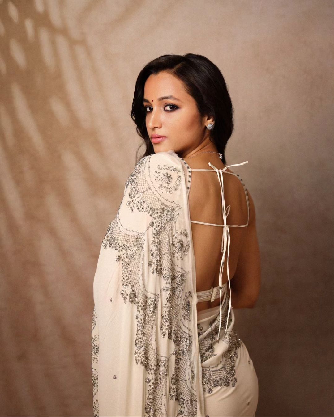 Srinidhi Shetty: కేజీఎఫ్ బ్యూటీ కిరాక్ షో - శారీలో ఈ స్టన్నింగ్ లుక్స్ ...