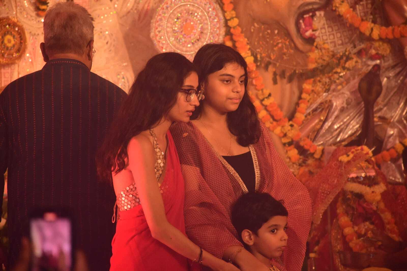 Sushmita Sen and Daughters Embrace Tradition in Graceful Sarees at ...